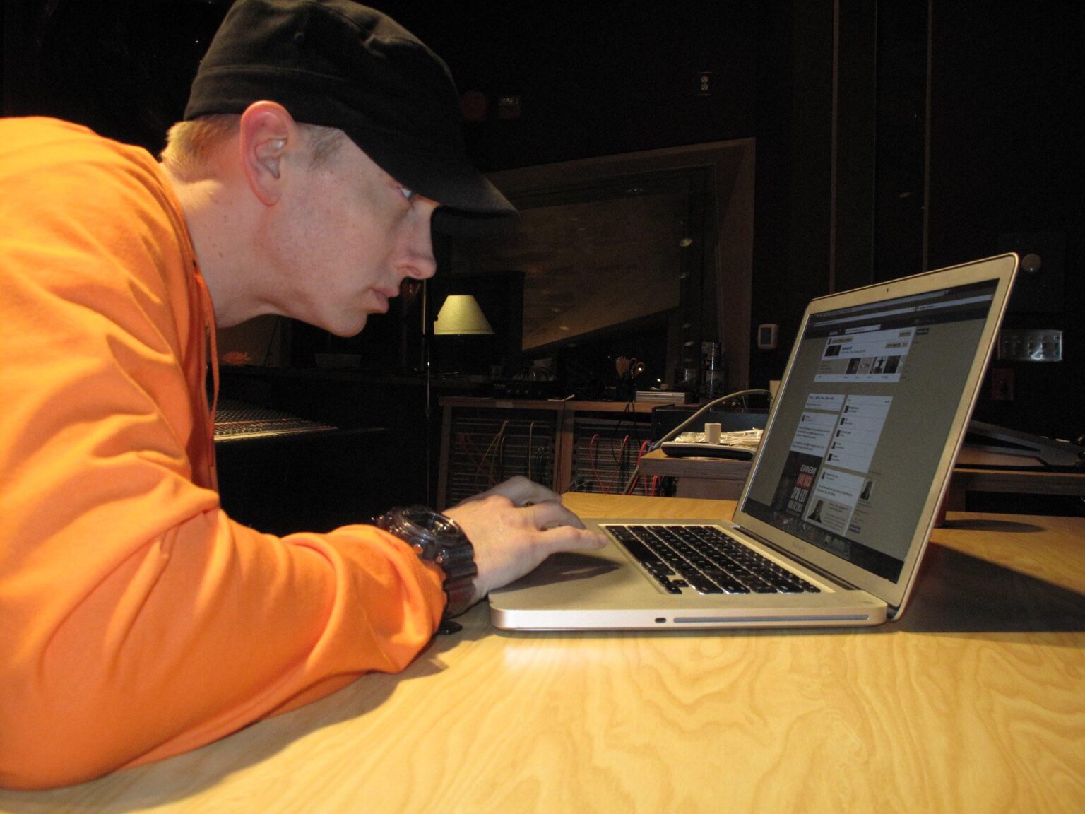 Eminem compartilha nova selfie e interage com fãs no Discord do Nifty ...